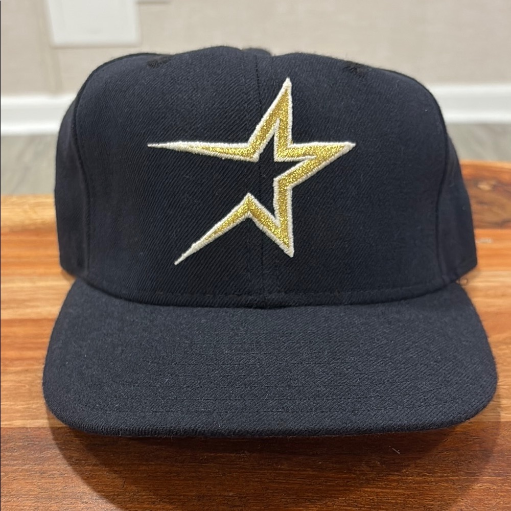 Black Cap With Gold Star Embroidery - Gem